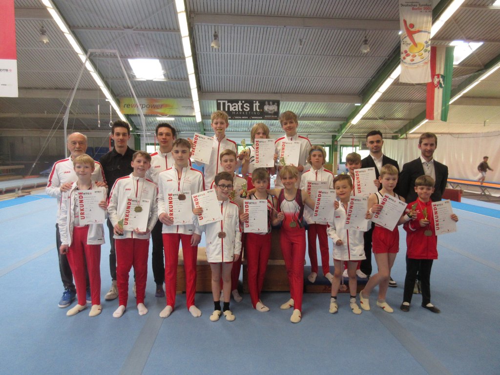 Gameisterschaften und Ben Heiler beim Quali DC mit Pokal ausgezeichnet